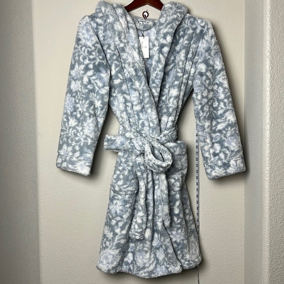 Vera Bradley | Intimates & Sleepwear | Nwt Vera Bradley Shimmer Robe ...
